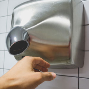 Quel sèche-mains choisir pour les professionnels ? Guide d'achat