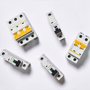 Comment fonctionne un disjoncteur ? Notre expert vous guide